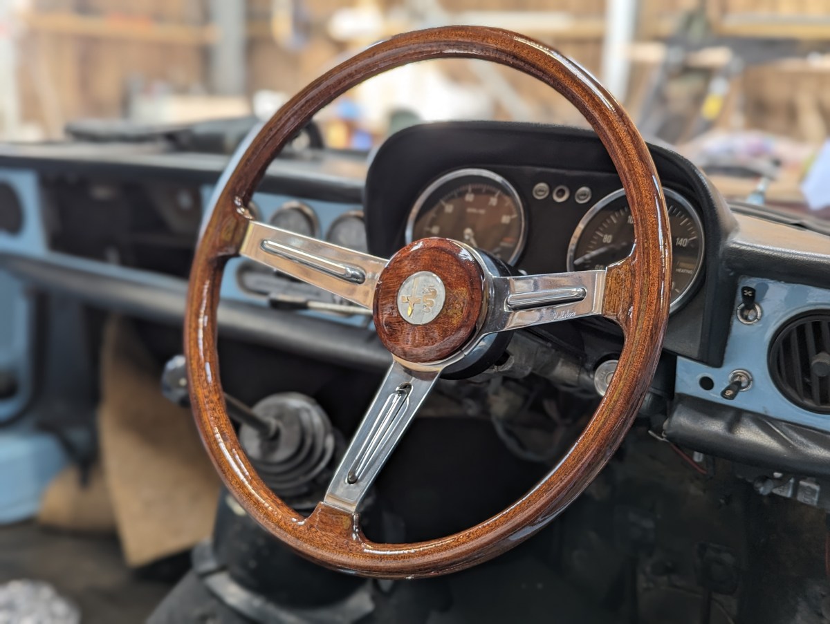 Wooden steering wheel restoration – Vaudrey's Classic Car Solutions